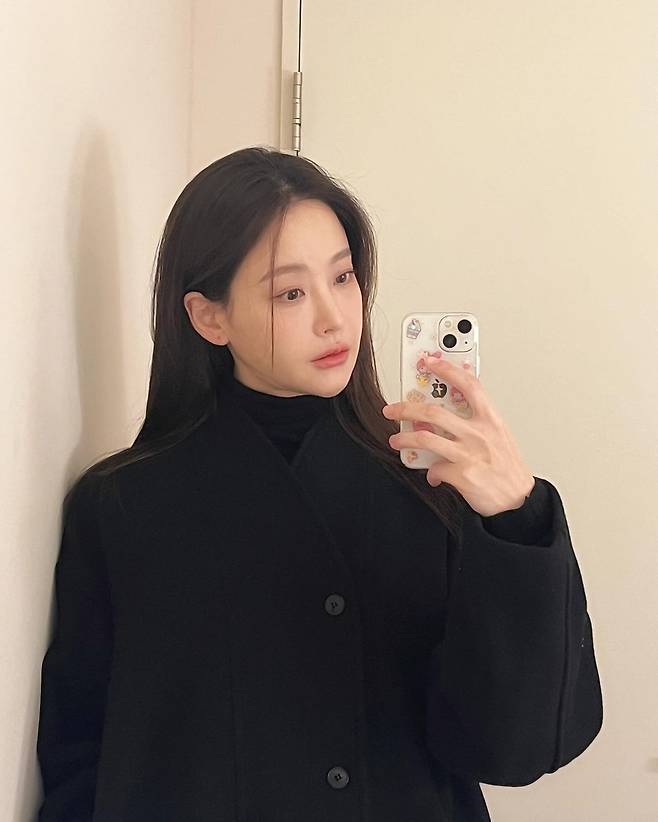 오연서 37살 맞아 코트 입고 여전한 청순여신 웰니스라이프