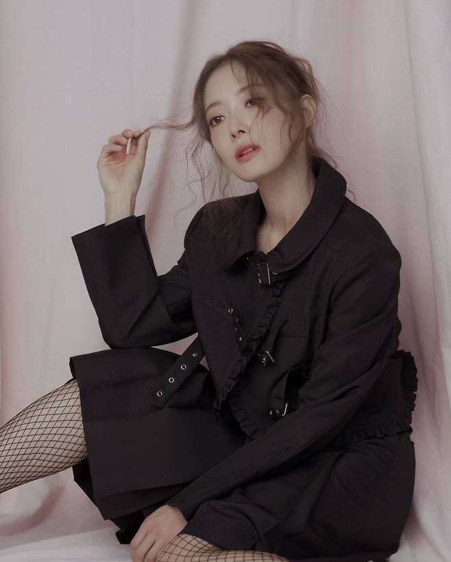 이세영 복근 내놓은 크롭탑 日도 반한 망사 올블랙 언밸런스 스커트룩 뷰티는 내운명