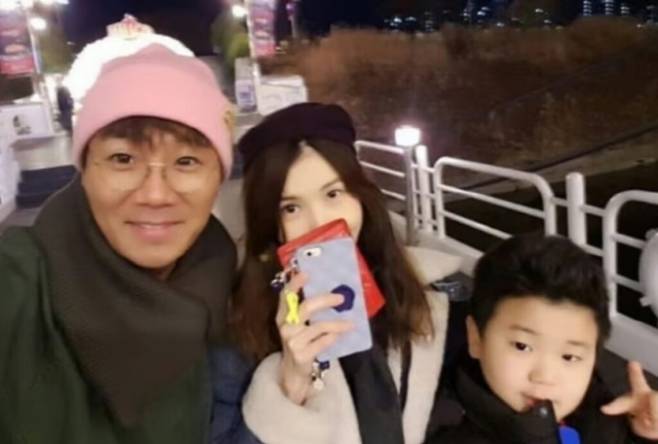 이혼 1년 만에 윤민수 前 와이프와의 ‘재회 셀럽스케치