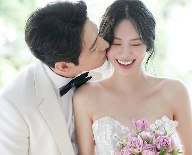 6년 열애끝에 결혼♥발표해 모두 놀라게 한 6살 연상연하 커플웨딩화보속 순백자태 어썸클