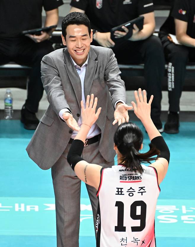 ‘일주일 사이에 대체 무슨 일이 절대강자 절대약자도 없는 V리그 여자부 후반기 판도‘양강 흥국생명 현대건설 비틀거린다