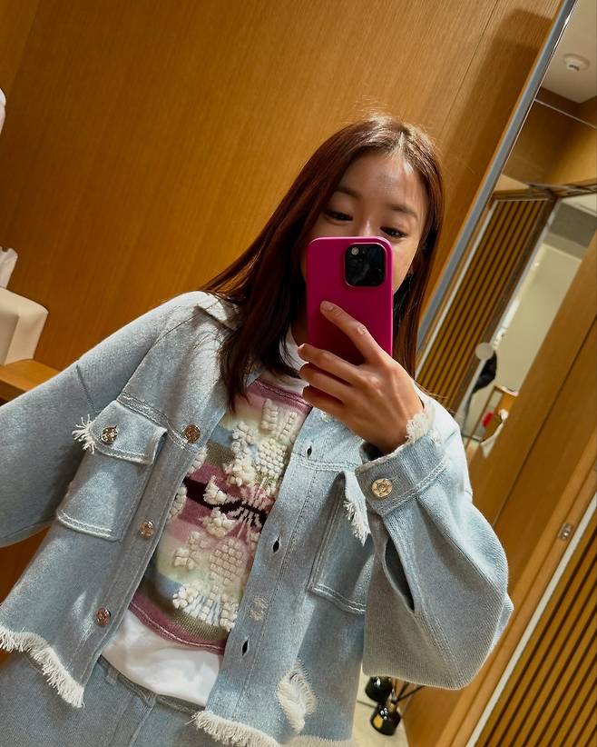 이시영 42살 맞아 미니스커트에 핑크니트 입고 러블리 뿜뿜 웰니스라이프