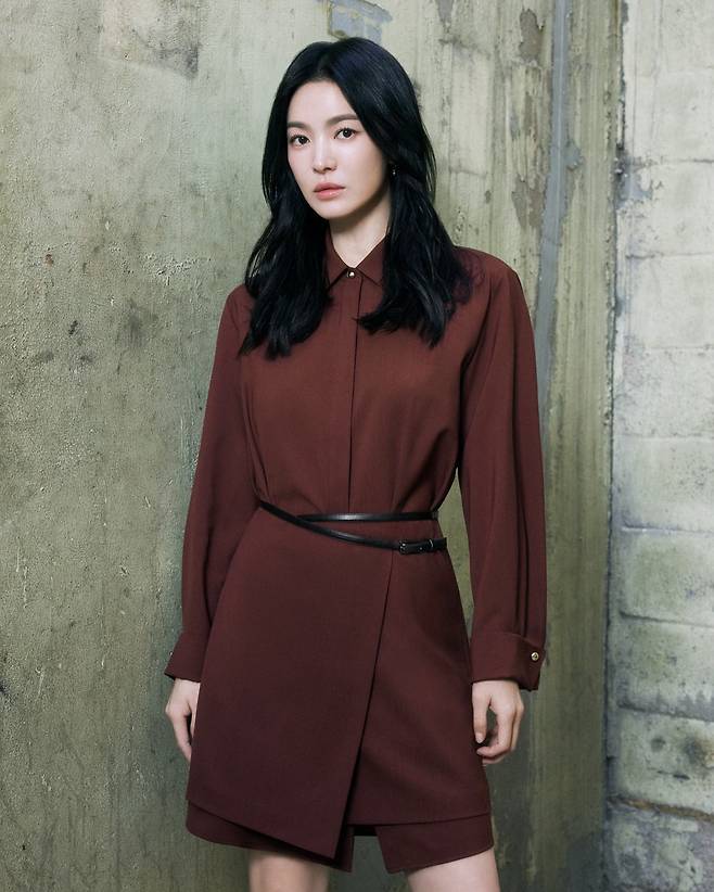 송혜교 43살 맞아 셋업룩 입고 여전한 미모 스타픽
