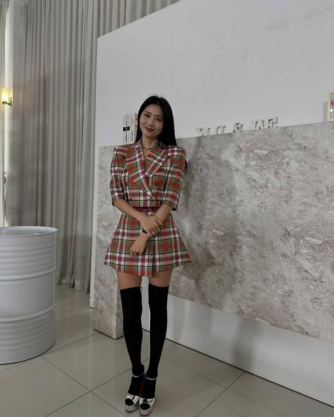 44세 초동안 17살 아들 둔 여배우학생같은 미니스커트룩 뷰티는 내운명