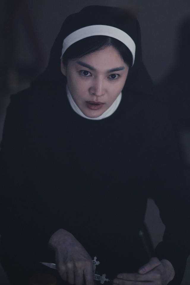 송혜교 효과 대단하네검은 수녀들 예매율 1위 먹었다