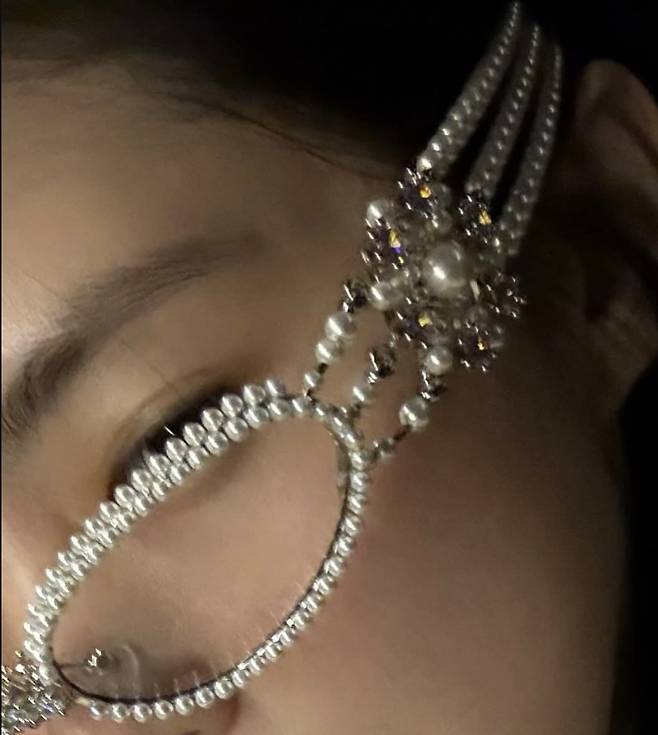 한소희 검은기 쫙 뺀 금발요정 노랑으로 물든 여리여리 미니드레스룩 뷰티는 내운명