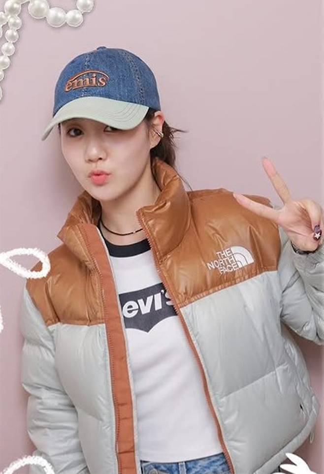 진지희 하이킥 빵꾸똥꾸 벌써 25살 찢청에 숏패딩 변함없는 귀요미 데일리룩 패션엔