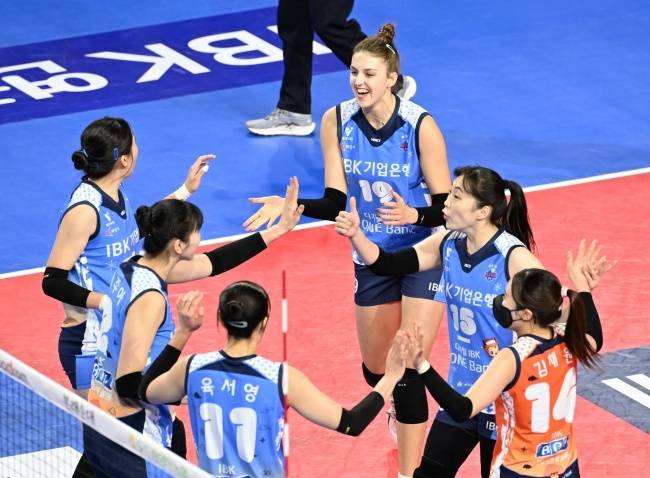 3연패 빠진 IBK기업은행, 김호철 감독 “우리 범실이 많다…아쉬움보다는 고민이 깊다” [MK현장]