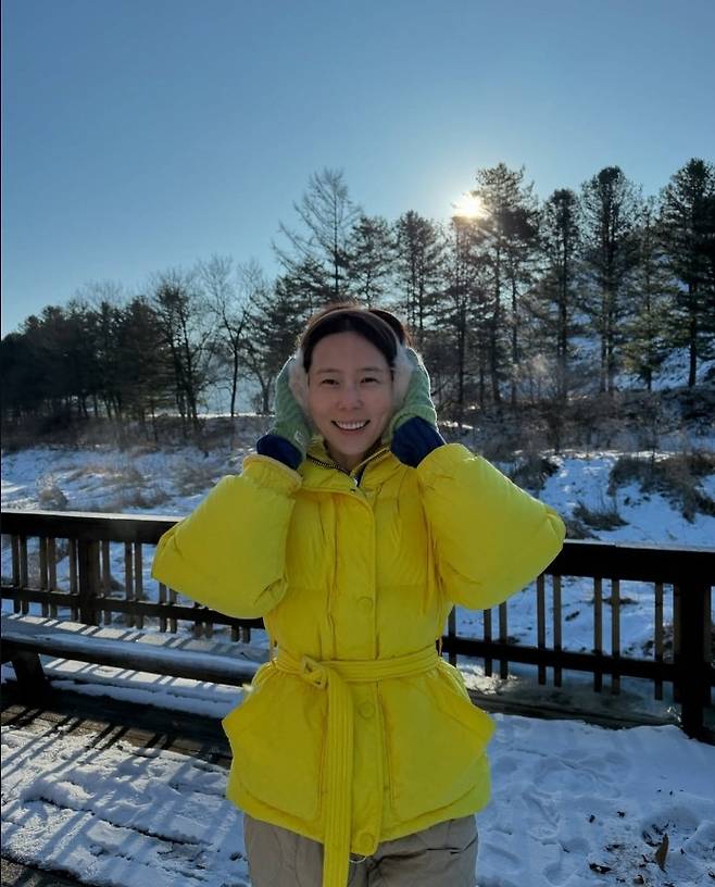 김나영 귀마개 없인 못 나가 샤넬 뽐낸 퍼 코트의 그녀 겨울 힙스터룩 뷰티는 내운명