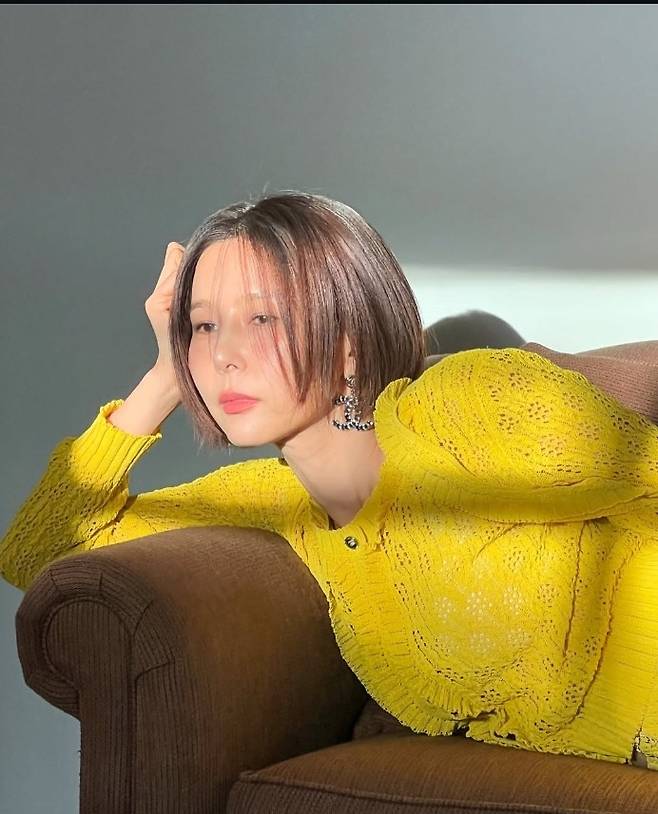 김나영 귀마개 없인 못 나가 샤넬 뽐낸 퍼 코트의 그녀 겨울 힙스터룩 뷰티는 내운명