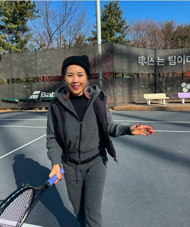 감탄만 나온다 신봉선 11kg 감량 후 길어진 다리로 시크한 그레이룩 완성 스타와 라이프