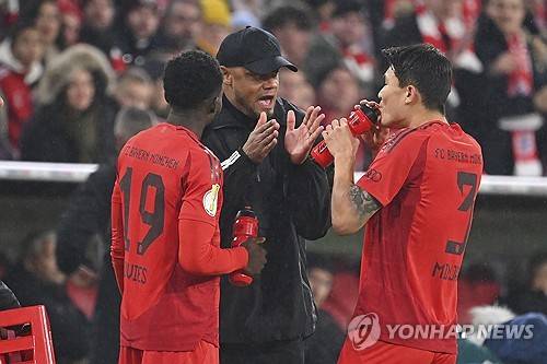 천하의 바이에른 뮌헨 무릎 꿇었다충격적 굴복→김민재 연봉 2배 케인 만큼 내놔 월클 Lb와 4년 재계약 협상