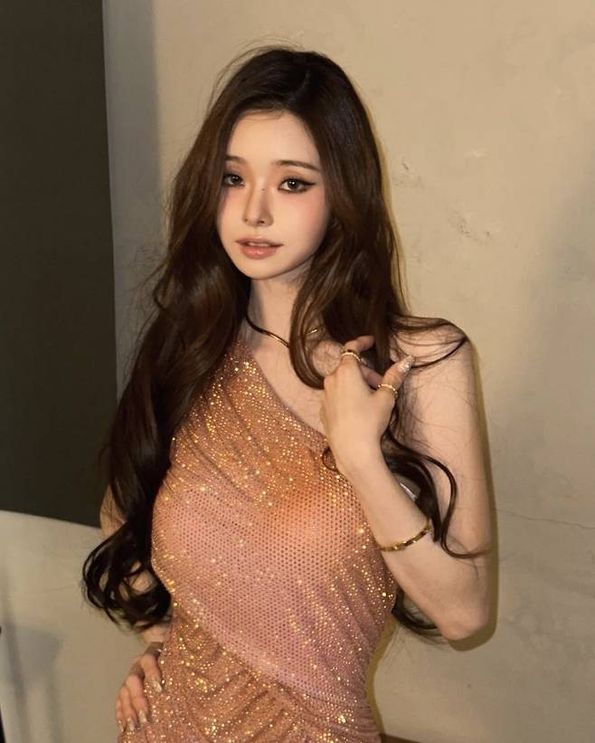 프리지아 인형이 따로 없네 핑크빛 시퀸 드레스와 토끼 모자까지 완벽 소화 뷰티는 내운명