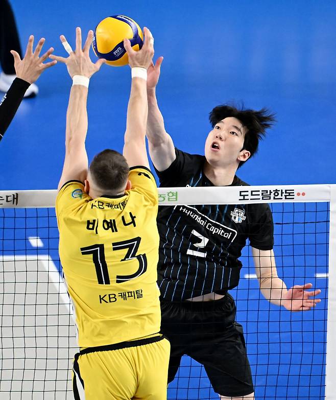 남자 배구 현대캐피탈 13연승 질주