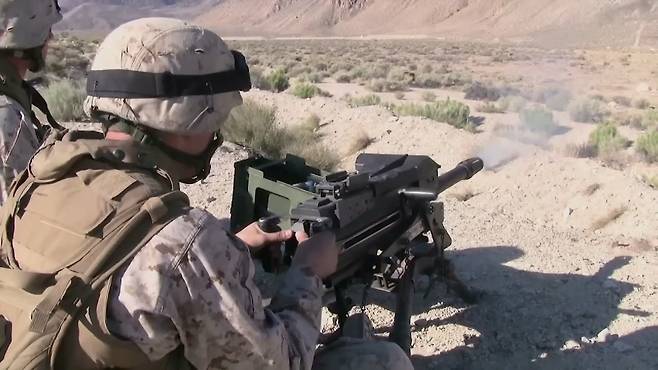 분당 400발의 유탄으로 적진을 초토화하는 Mk.19 고속유탄기관총의 위력 | 군사돋보기