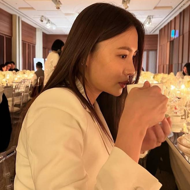 진아름 남궁민이 왜 반했는지 알겠네 마네킹 비율의 하객룩 스타와 라이프