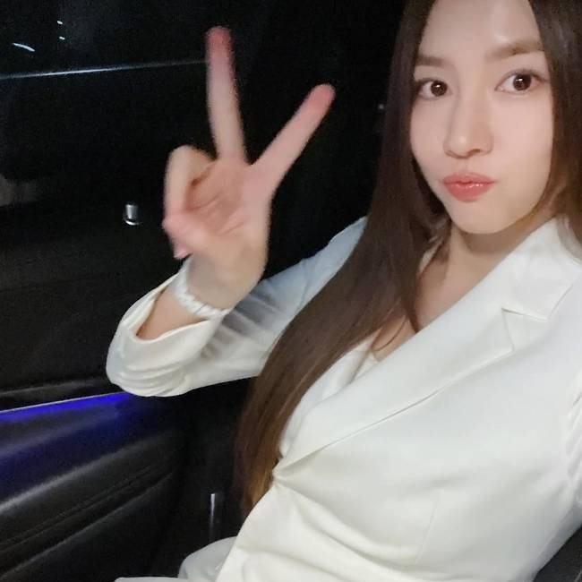 진아름 남궁민이 왜 반했는지 알겠네 마네킹 비율의 하객룩 스타와 라이프