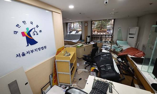 ‘법원 습격 피 흘리는 경찰들 있는데도 황교안은 86명 체포돼 너무 안타깝다”