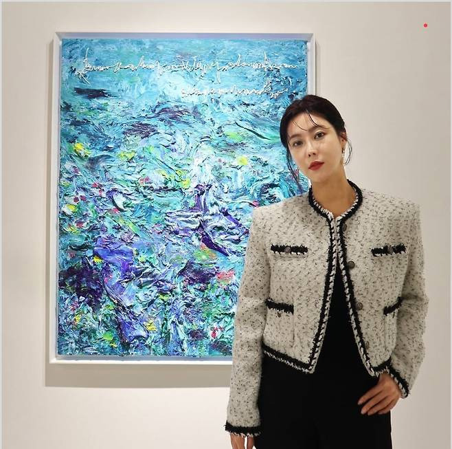 18kg 감량 솔비 쇼츠도 버거운 슬림 라인 크롭 트위드 재킷으로 세련미 과시 스타와 라이프