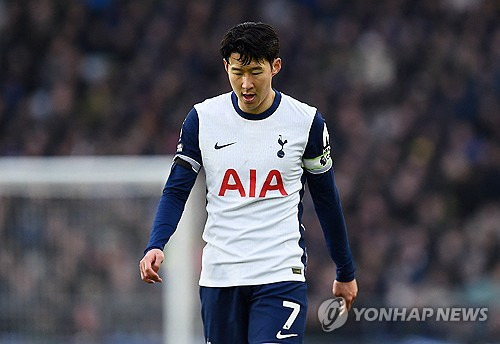 손흥민 벤치로 나가라고 주장도 내놔 英 현지 Son Out 뒤통수 세게 친다에버턴전 빅 찬스 미스→토트넘 팬 분노 폭발