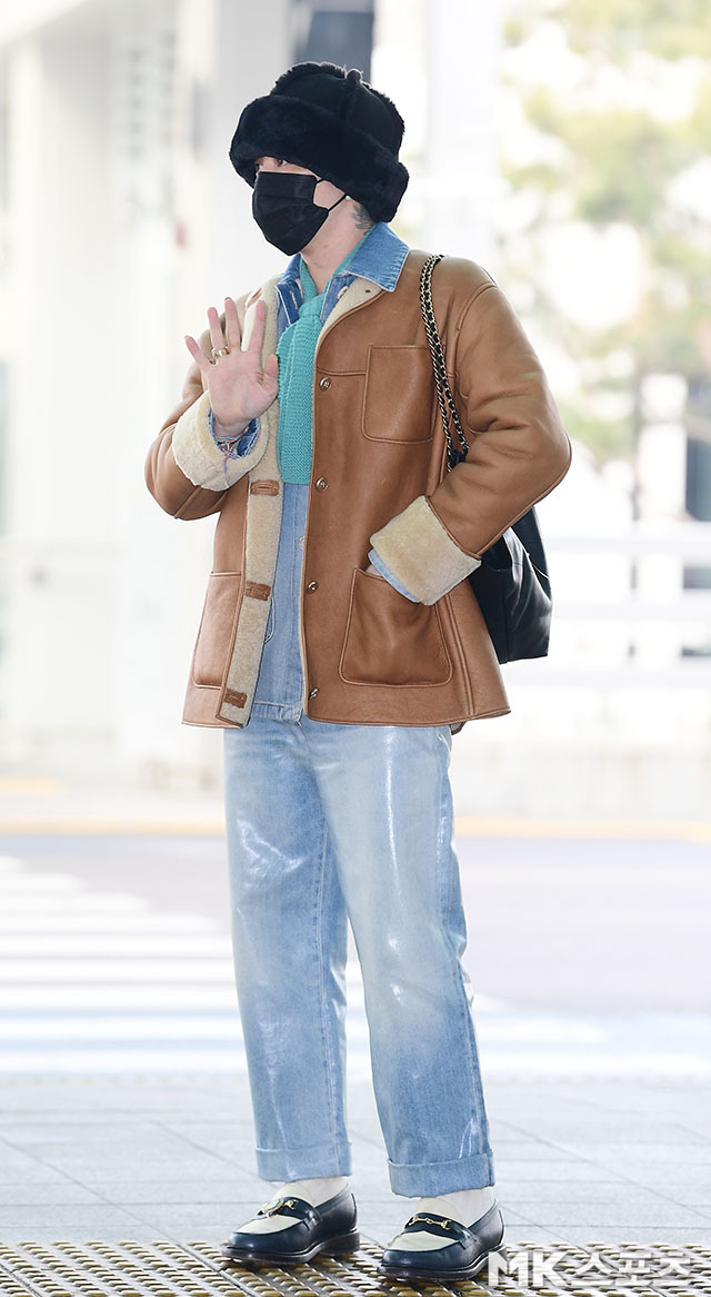 지드래곤 샤넬백은 영혼의 단짝 형형색색 네일로 시선올킬 무스탕 공항패션 뷰티는 내운명