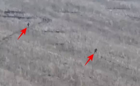 영상 살아있는 부상병을 ‘인간 방패로 러軍의 잔혹한 고기 분쇄기 전술” 포착