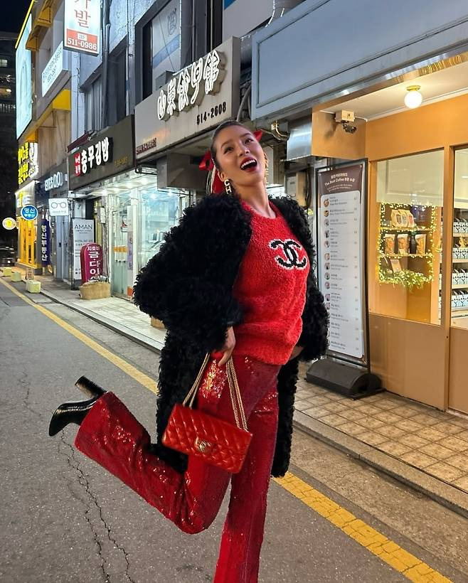 아이린 아무리 모델이라지만 샤넬 레드룩으로 강렬한 스타일링 스타와 라이프