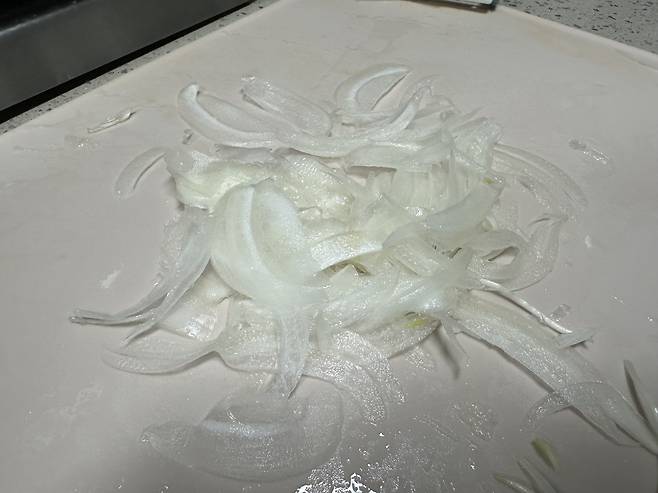 고기 먹을 때 제발 양파 이렇게 썰어 보세요~ 집이 고깃집으로 변해요~ 생활의지혜