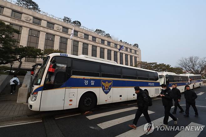 尹출석 헌재 긴장 속 경호 대비대통령 동선 공개 불가종합