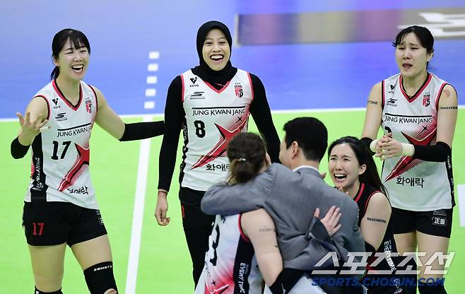 정관장 미쳤다 12연승 질주 → 현대건설과 풀세트 혈투 끝에 3 2 역전승