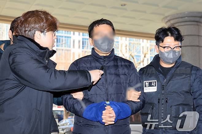 서부지법 난동 판사실 침입 40대 특임전도사 구속도주 우려