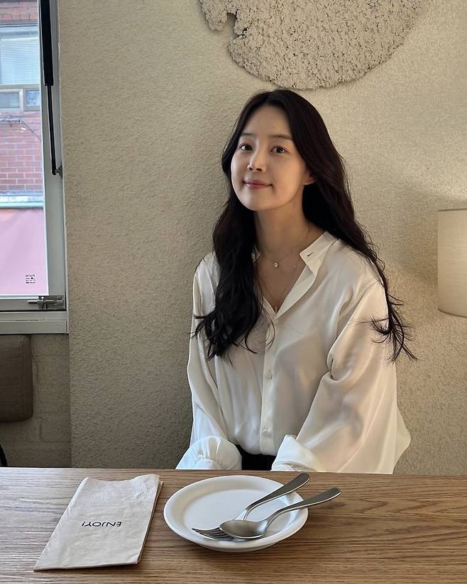 얼마나 말랐으면 한지혜 단추 하나 풀었더니 헐렁 172cm 47kg 롱 코트룩 뷰티는 내운명