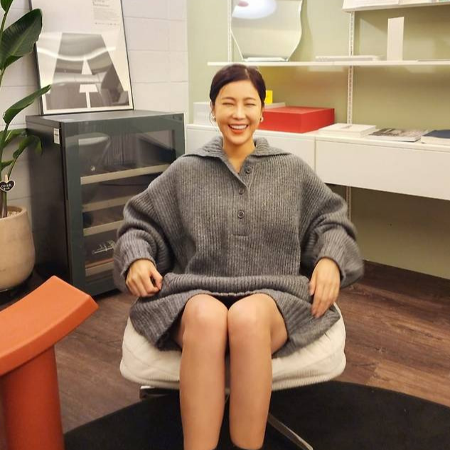 18kg 감량이 무섭네 모든 옷이 헐렁 솔비 니트 원피스로 뽐낸 하의실종룩 스타와 라이프