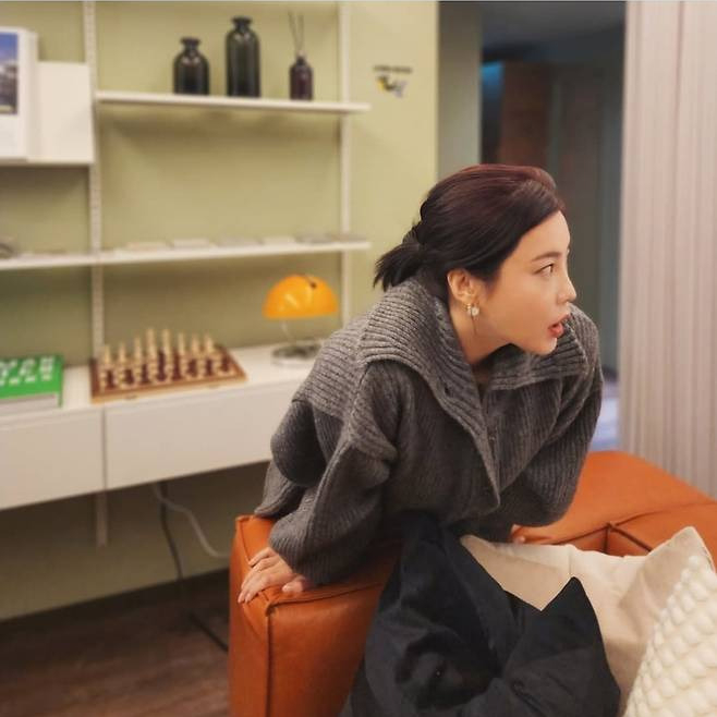 18kg 감량이 무섭네 모든 옷이 헐렁 솔비 니트 원피스로 뽐낸 하의실종룩 스타와 라이프