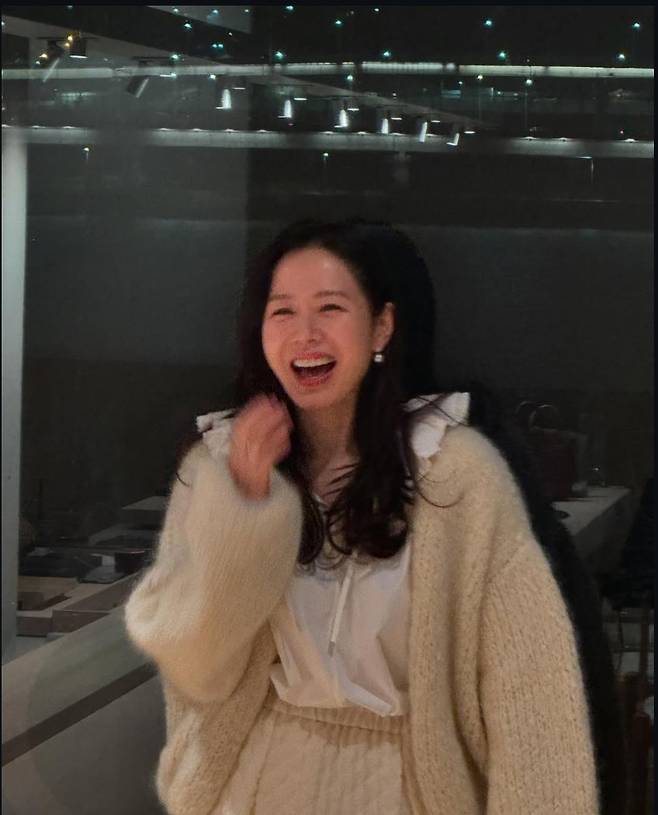 손예진 공주님처럼 입고 너무 신나 아들맘의 샤랄라 퀼팅 롱스커트룩 뷰티는 내운명