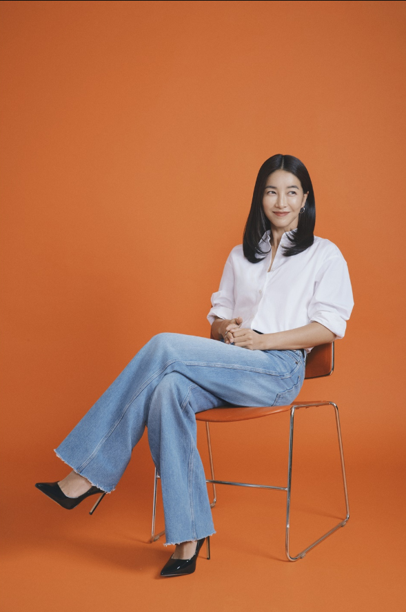 진서연 42세 맞아 탄탄한 자기관리 복근 퀸 슬림한 데님 핏도 세련된 스포티룩 뷰티는 내운명