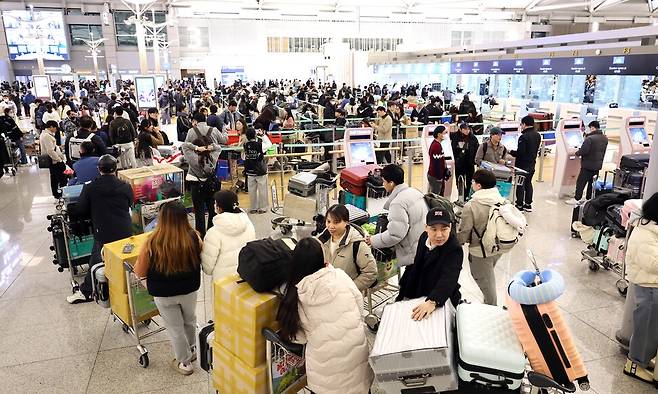 인천공항 ‘비상 폭설 때보다 혼잡공항공사 출국까지 3시간”