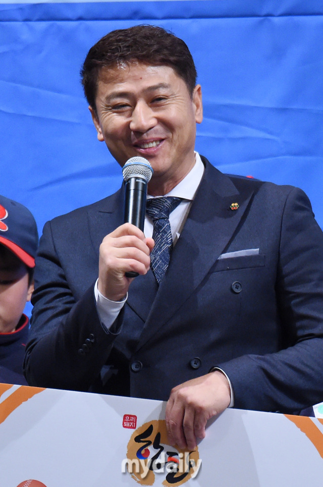 음주운전 논란 속 선임 결말은 24일 만에 자진사퇴ssg 여론 못 이겼다 박정태 감독 선임 다시 한번 사과드린다