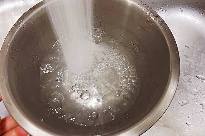 냉동떡국떡 물에 바로 담그면 바보 이렇게 해야 갈라짐 없고 맛있습니다~ 쏙쏙팁