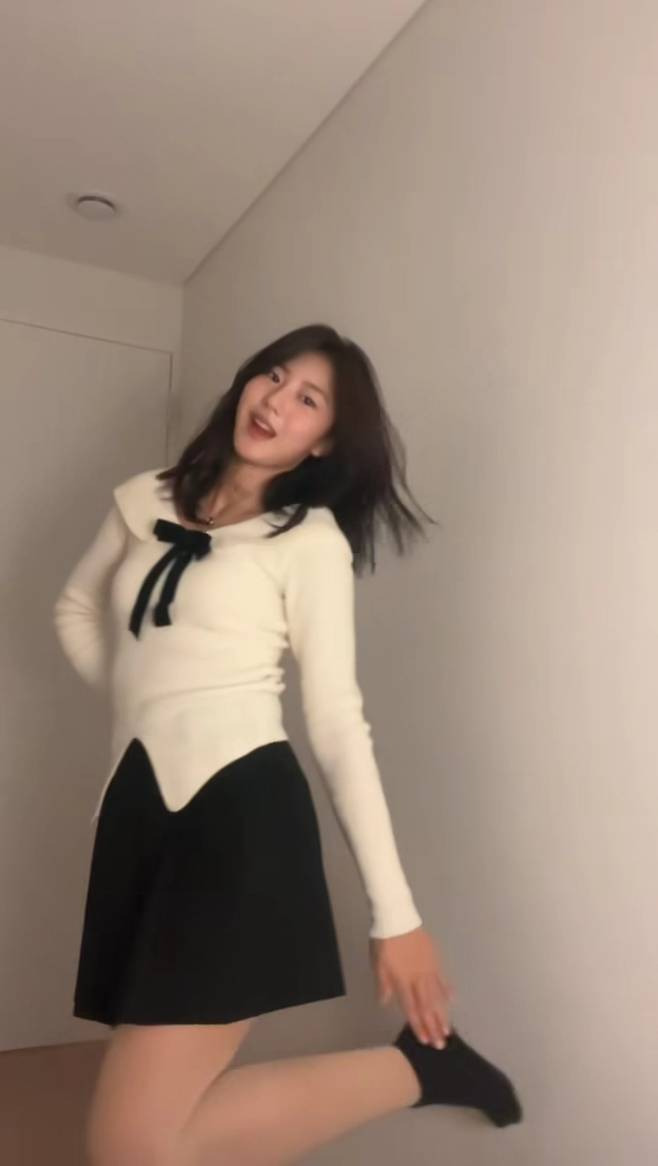 송종국 딸 송지아 김지원 닮은 비주얼에 요정미까지 사랑스러운 미니스커트룩 화제 스타와 라이프