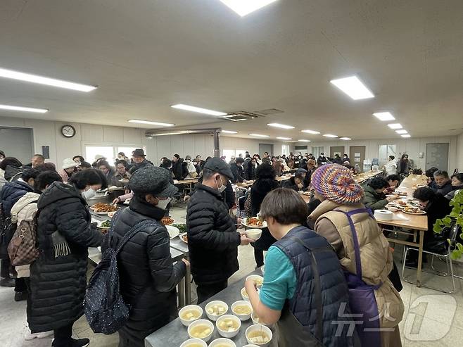 떡국 대신 ‘이북식 만둣국차별·외로움 견디는 탈북민 명절나기