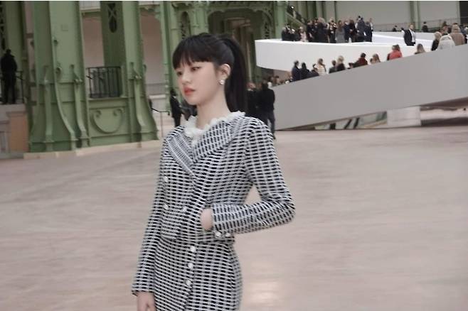 고윤정 샤넬의 극진한 초대 파리가 들썩인 여신미모 트위드 셋업룩 대본은 내운명