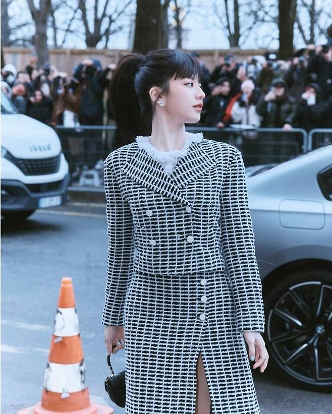 고윤정 샤넬의 극진한 초대 파리가 들썩인 여신미모 트위드 셋업룩 대본은 내운명