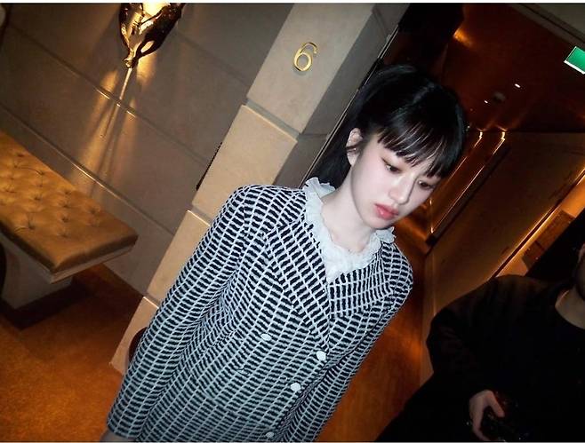 고윤정 샤넬의 극진한 초대 파리가 들썩인 여신미모 트위드 셋업룩 대본은 내운명