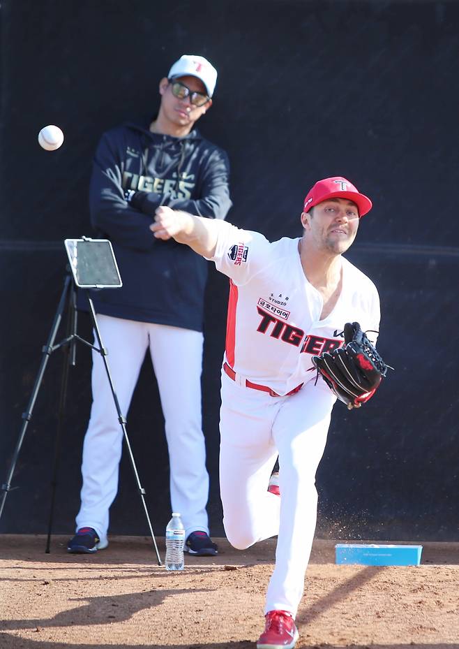 와 벌써 147㎞ 찍었다 Kia 원투펀치 마침내 베일 벗다 美 캠프 첫 불펜 투구 실시 Kbo 공인구 대만족