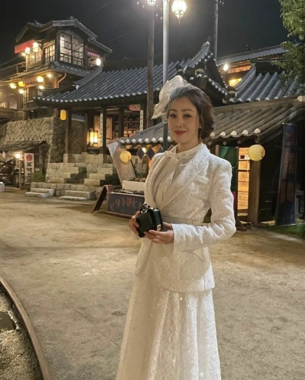 얼마나 동안이길래 50대 동갑친구에 반말했다 ‘싸가지 없다 욕먹었다는 여배우 스포엔 뉴세이