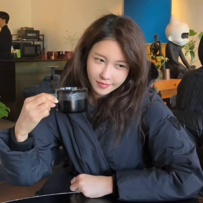 ‘40대 맞아 46세 이지아 키 크고 비율까지 완벽 롱코트 하나로 시선 압도 스타와 라이프
