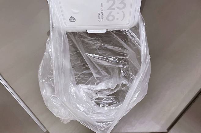 버려지는 물티슈 뚜껑을 싱크대에 붙여보세요 삶의 질이 올라갑니다~ 쏙쏙팁