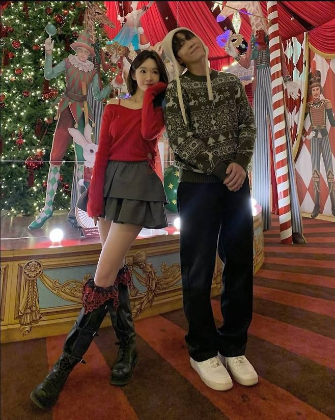 강민경 180cm 존박도 놀란 롱다리 짧은 치마 하나로 완성된 ‘비율 여신 인증 스타와 라이프