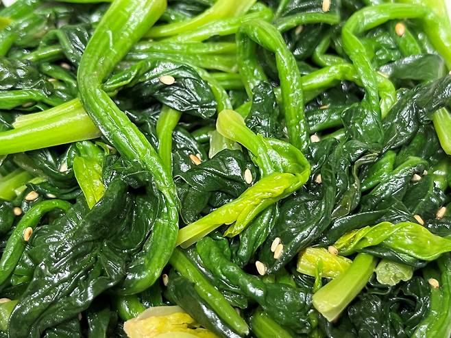 시금치무침 이것으로 무치세요 식감과 맛이 확 살아나는 시금치무침 레시피 꿀하우스